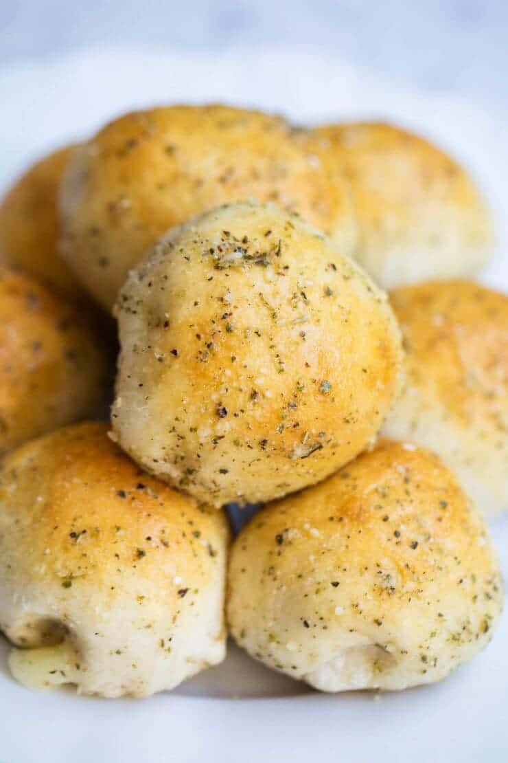 EASY garlic cheese rolls - I Heart Nap Time