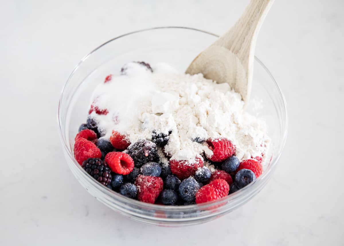 Mixed Berry Crumble Pie - I Heart Naptime