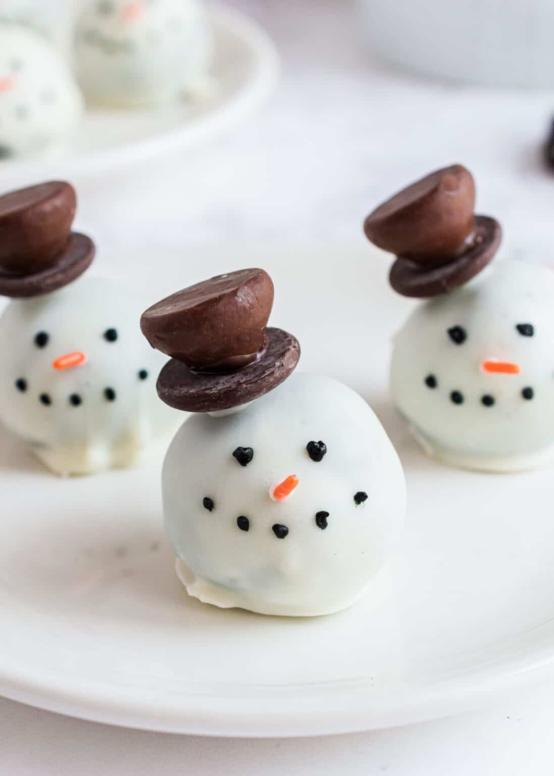 Snowman Oreo Balls - I Heart Naptime