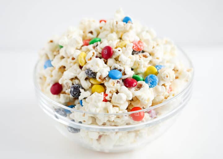 Easy M&M Popcorn - I Heart Naptime
