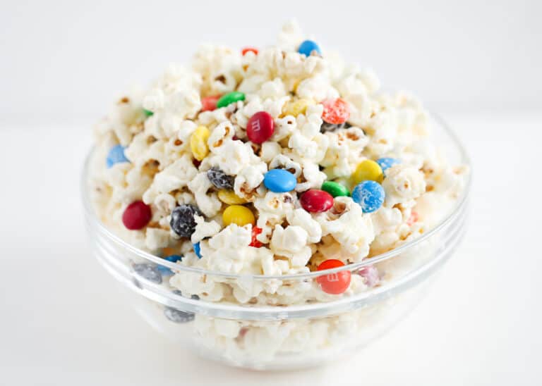 Easy M&M Popcorn - I Heart Naptime