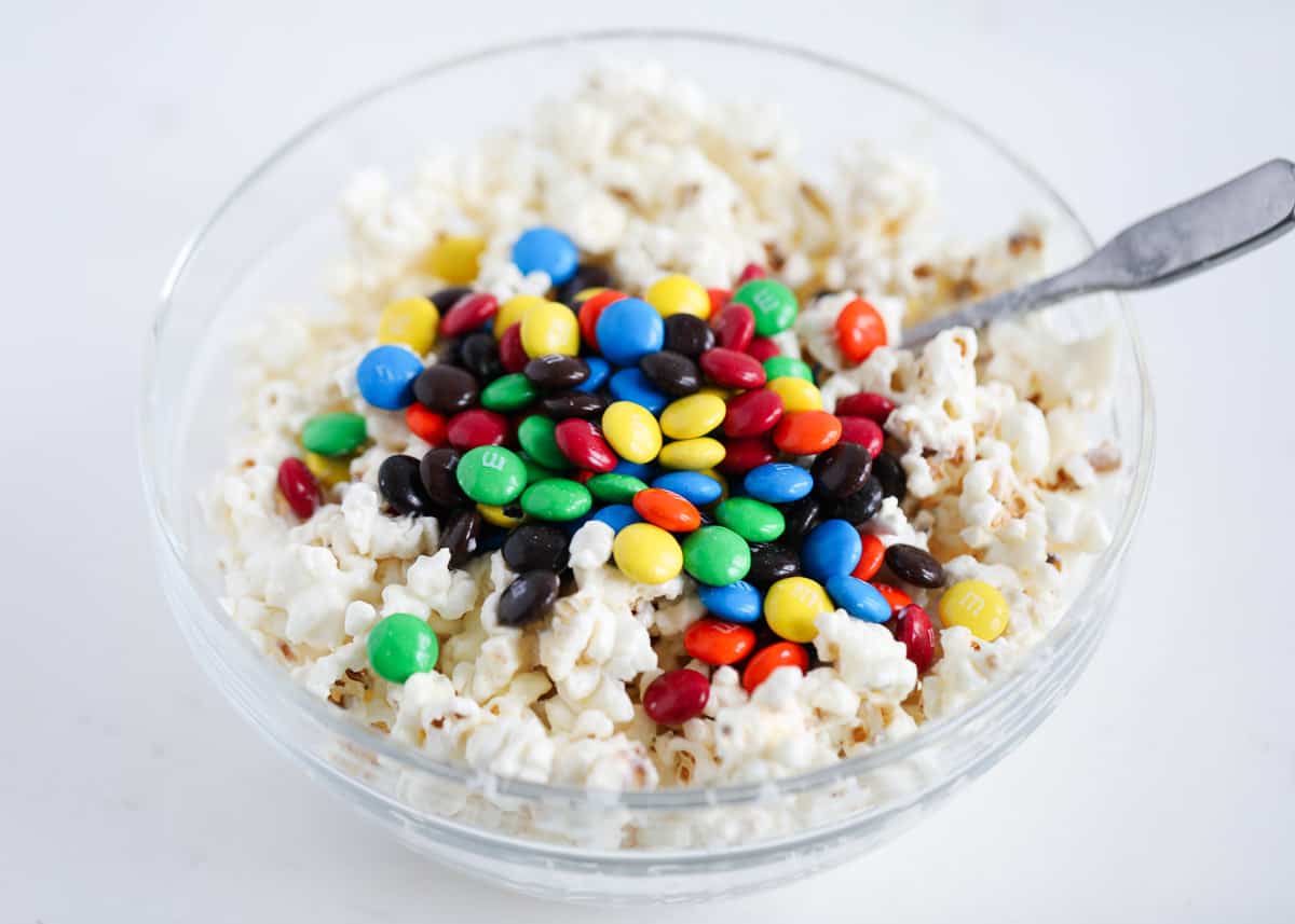 3-Ingredient M&M Popcorn - I Heart Naptime
