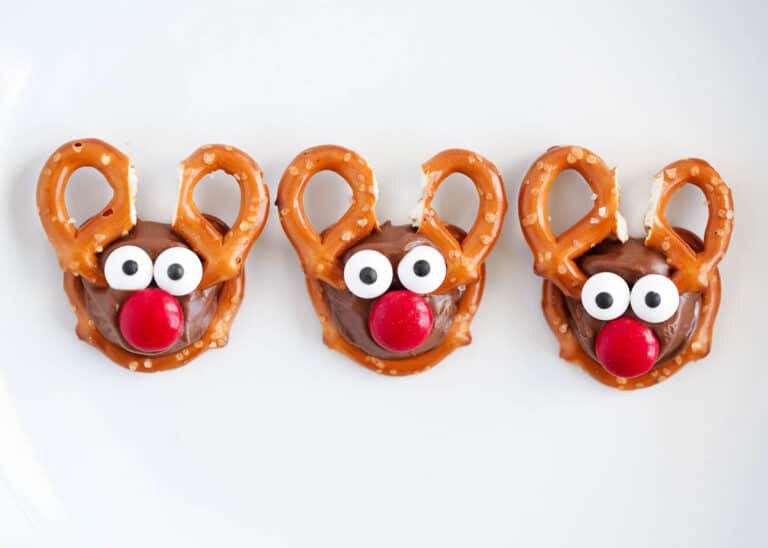 EASY Rolo Pretzel Reindeer - I Heart Naptime