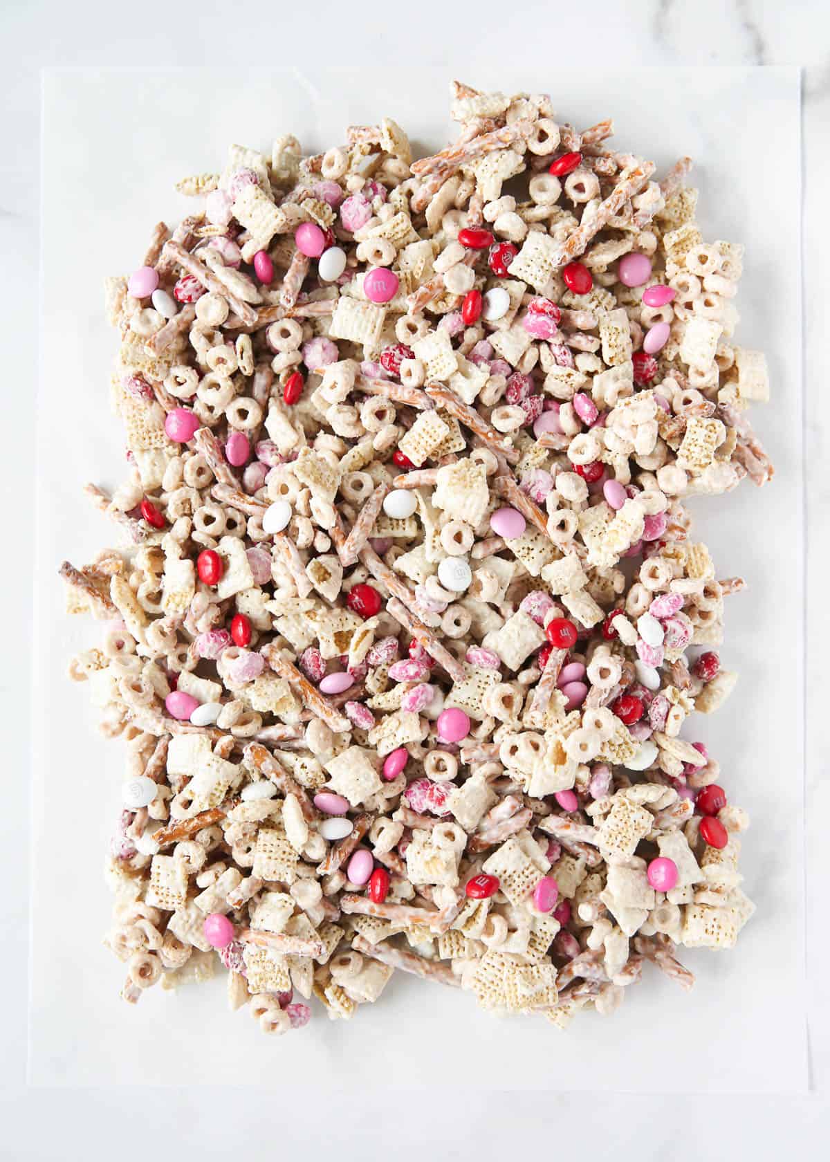 EASY Valentine Chex Mix - I Heart Naptime
