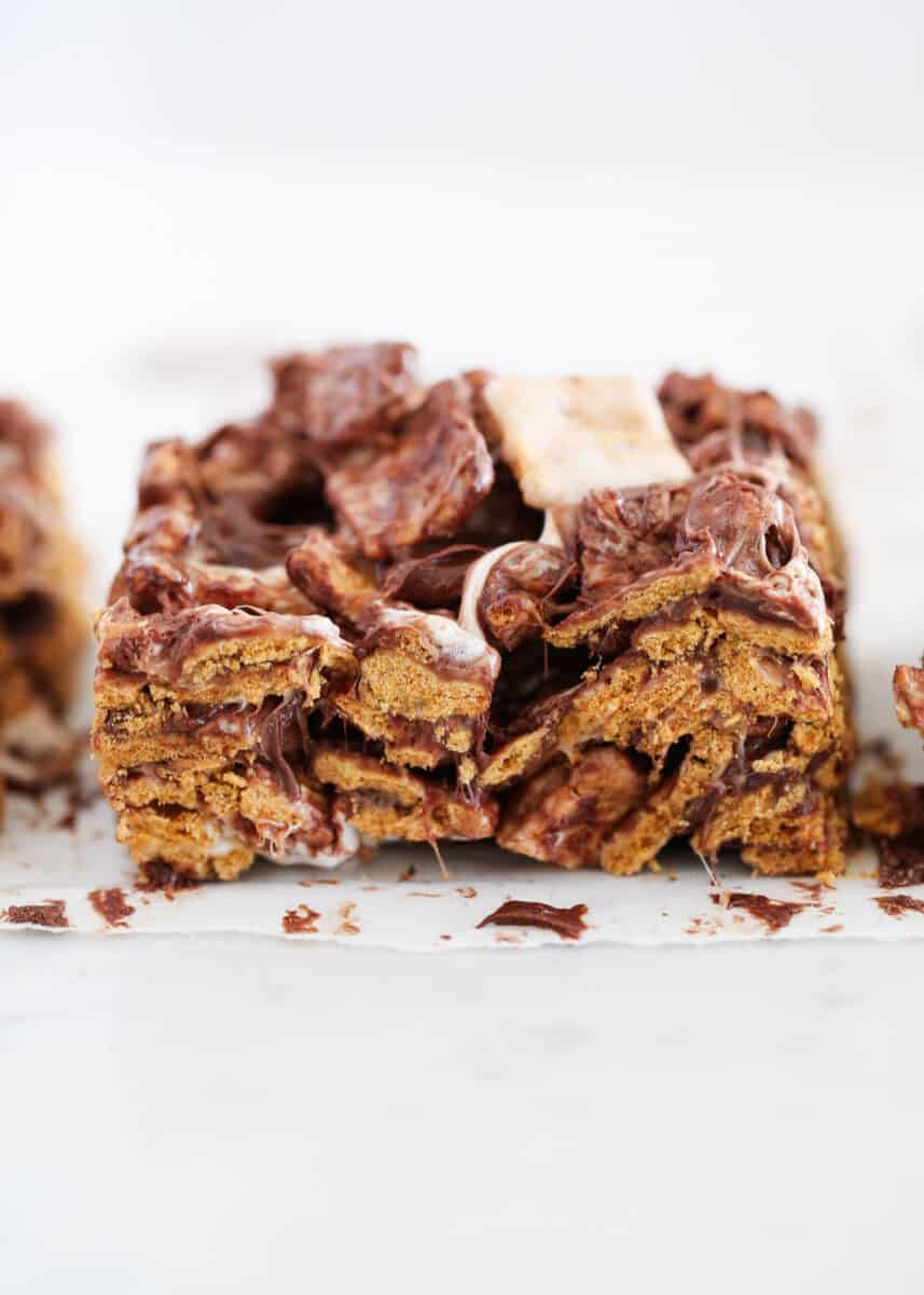 Golden Graham S'mores Bars - I Heart Naptime