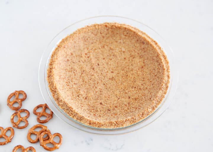 3-Ingredient Pretzel Pie Crust - I Heart Naptime
