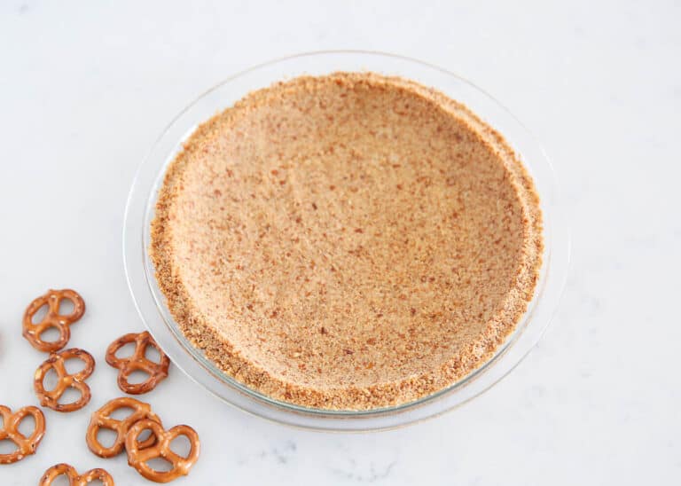 3-Ingredient Pretzel Pie Crust - I Heart Naptime