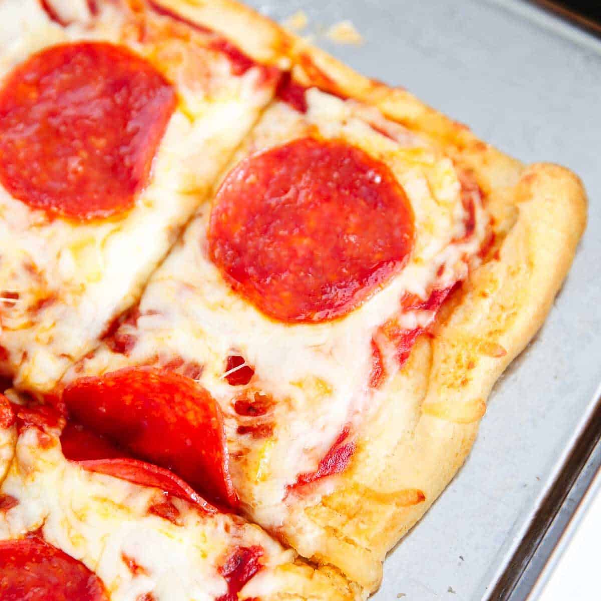 Crescent Roll Pizza - I Heart Naptime