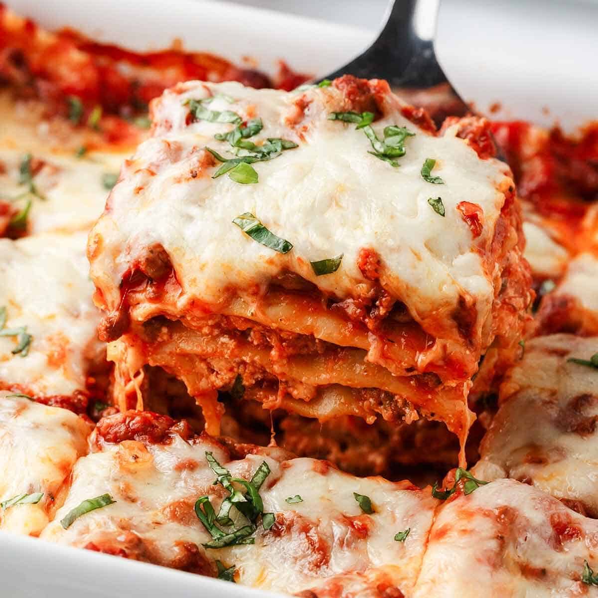 Cheesy Baked Beef Ravioli (freezer-friendly!) - I Heart Naptime
