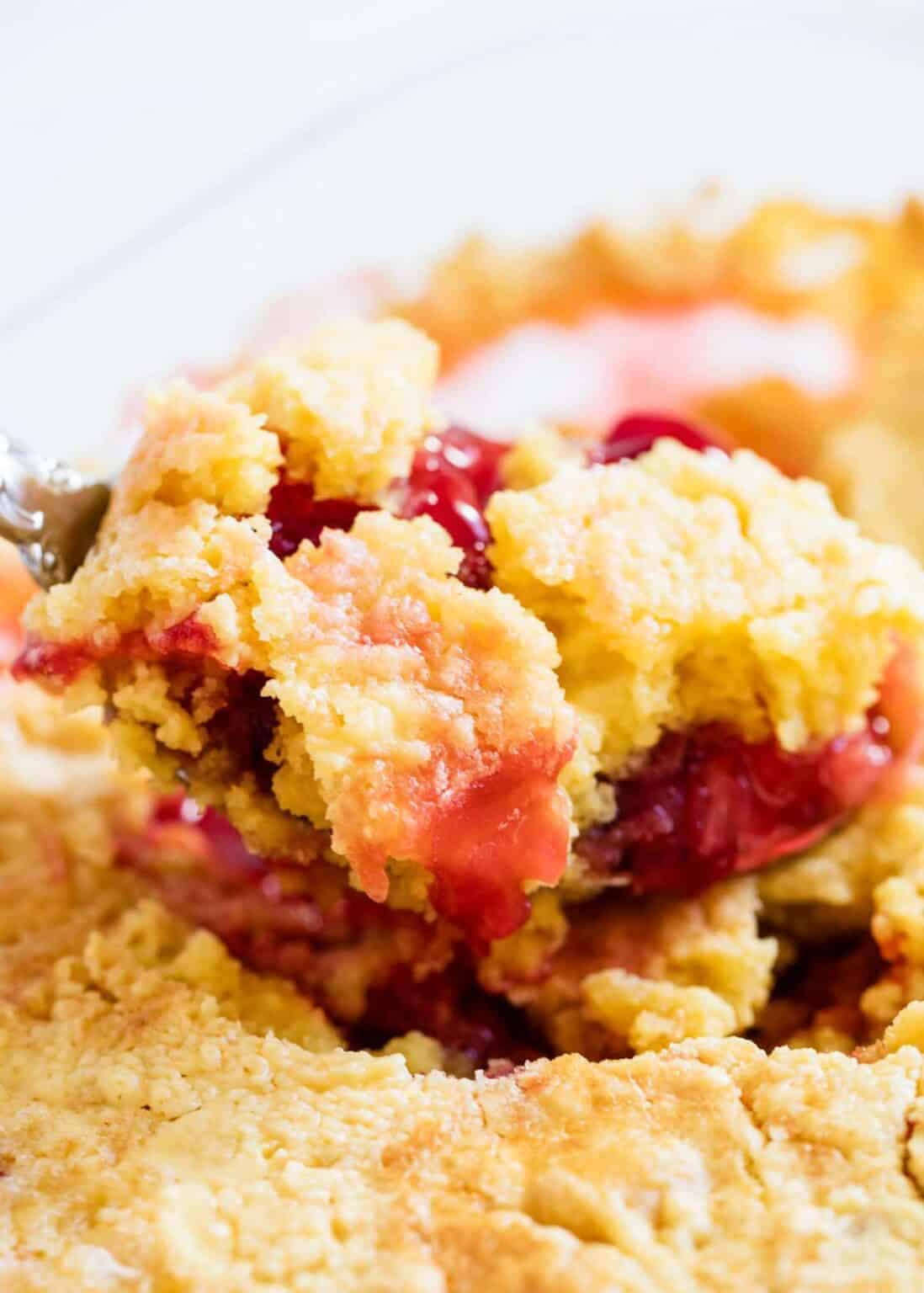 4-Ingredient Dump Cake Recipe - I Heart Naptime