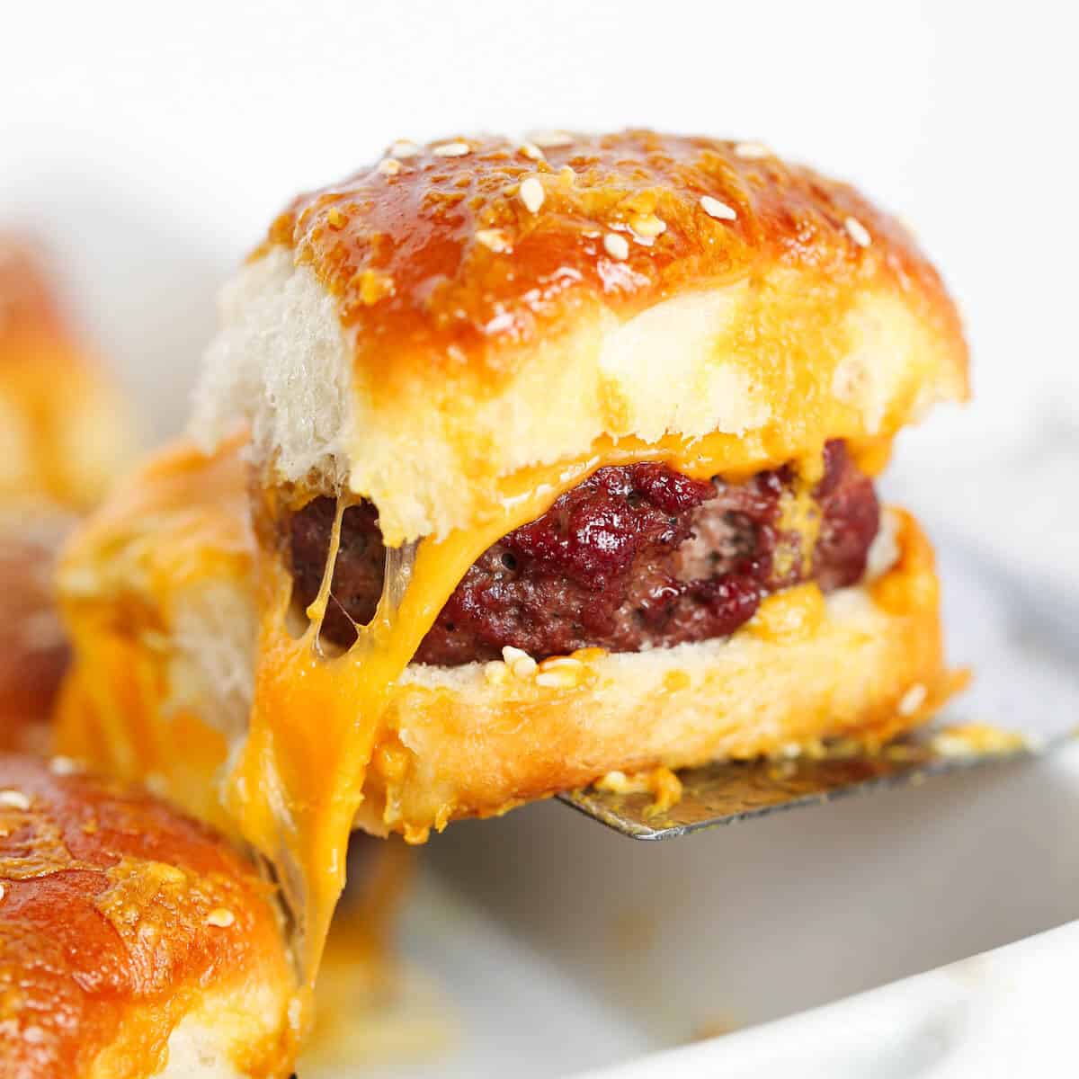 Easy 30-Minute Cheeseburger Sliders - I Heart Naptime