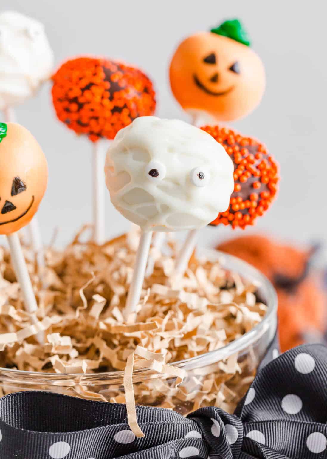Easy Halloween Cake Pops - I Heart Naptime