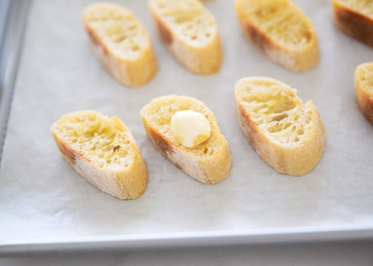 How to Make Crostini: Toasted Bread Recipe - I Heart Naptime